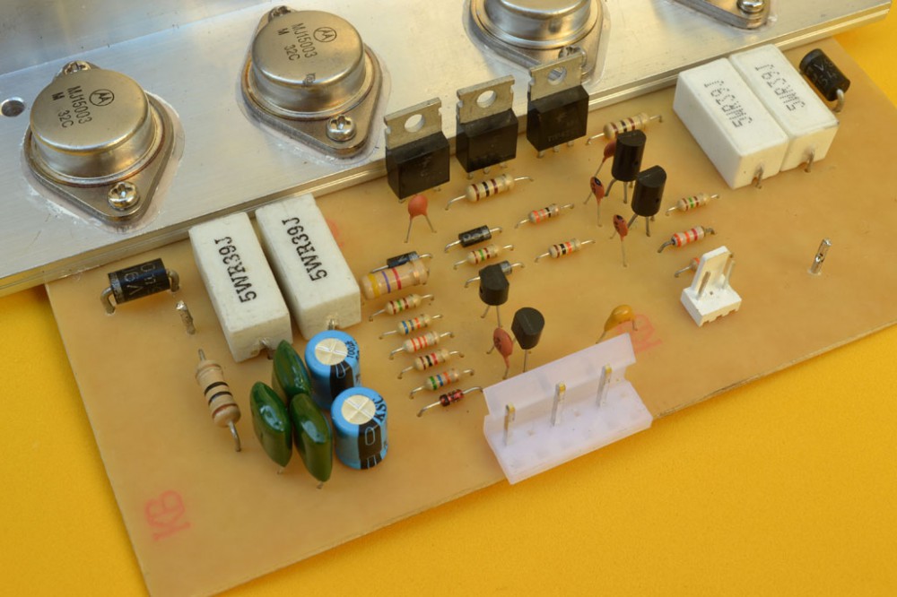 Amplificadores con transistores de encapsulado tipo TO3